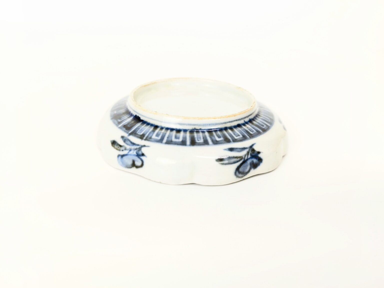 japanese antique Imari ware colored small dish with design of Octopus ...